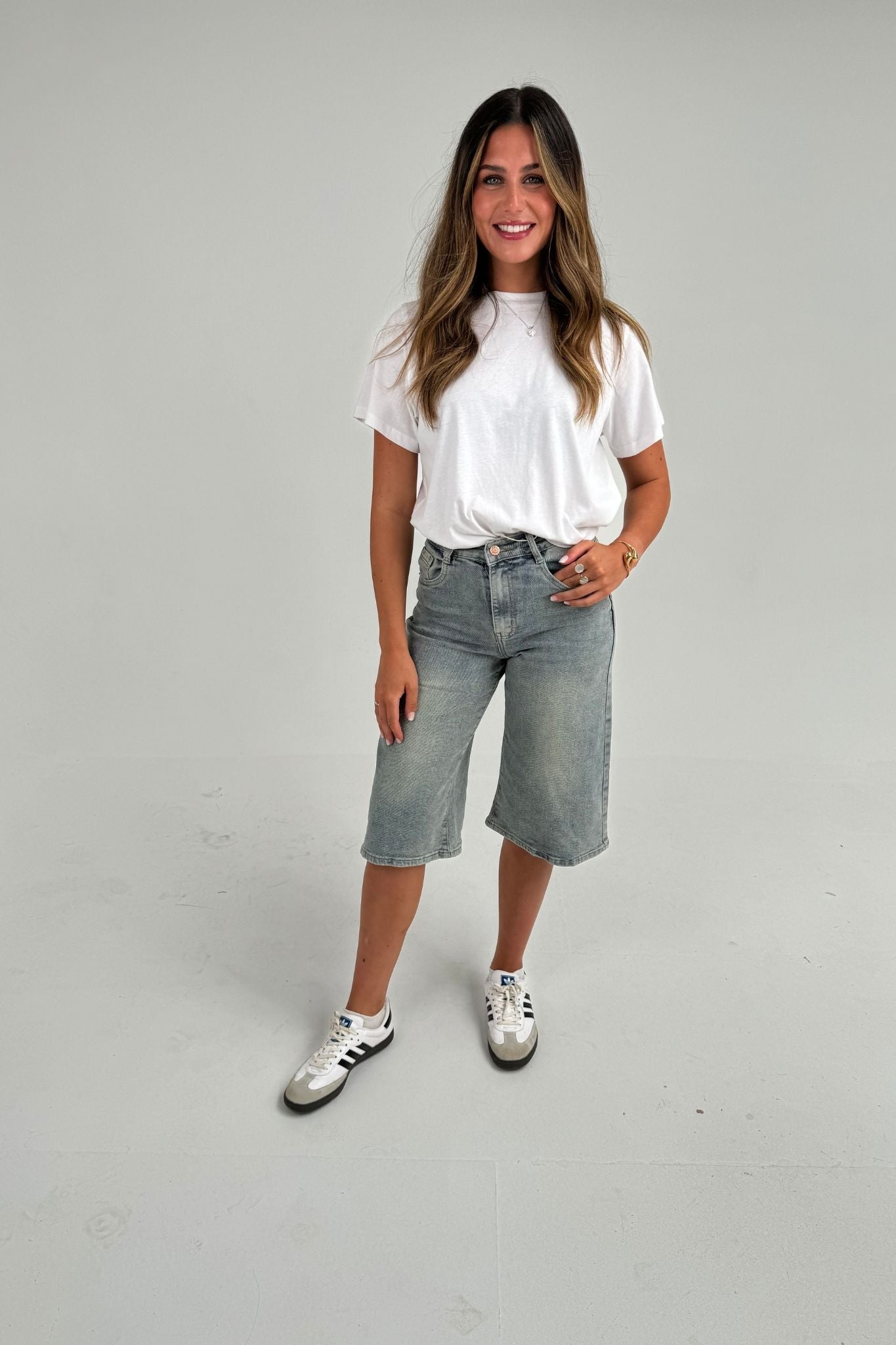 Freya Longline Denim Shorts In Light Wash – The Walk in Wardrobe