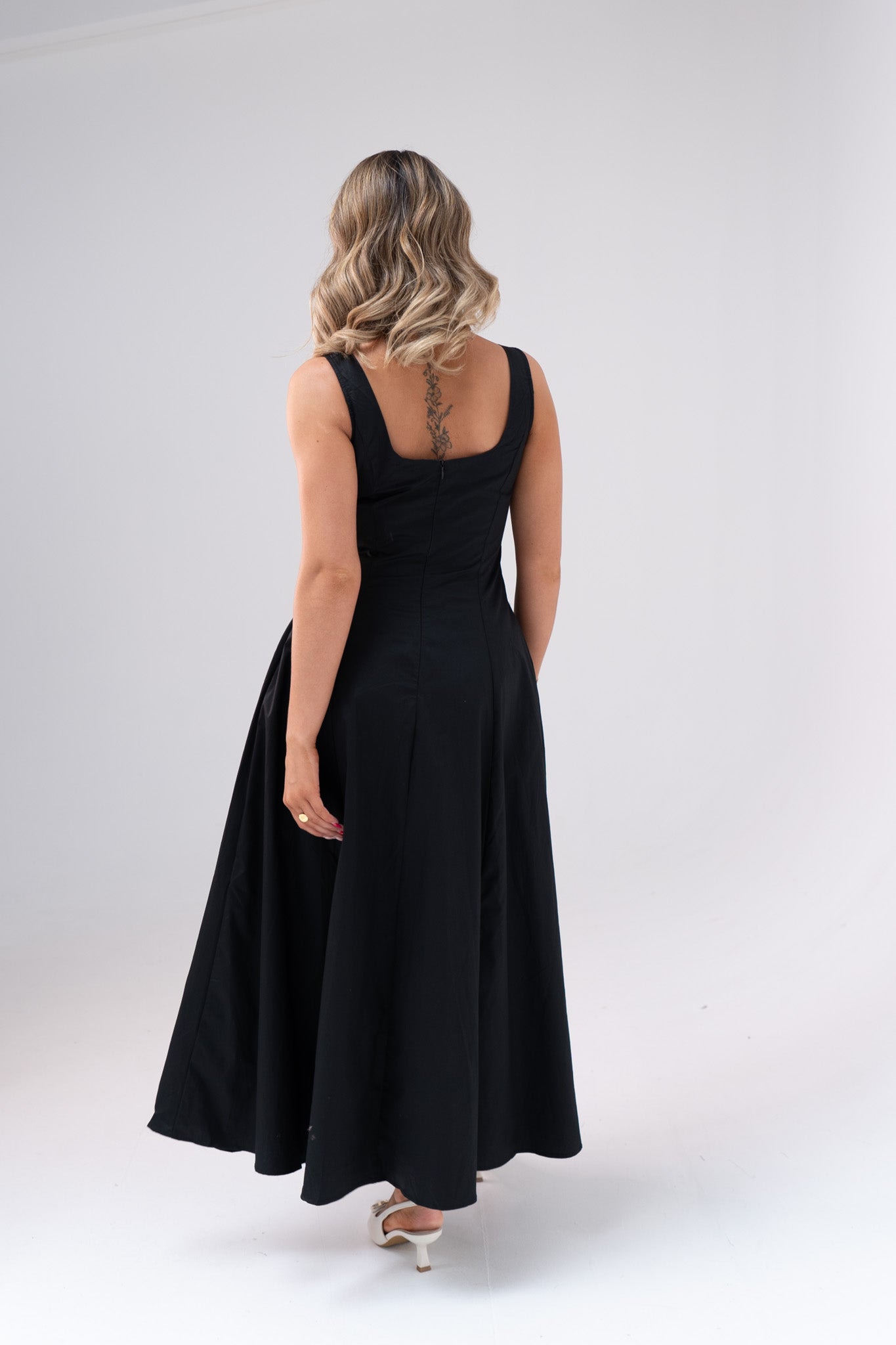 Elsa Square Neck Cotton Dress In Black – The Walk in Wardrobe