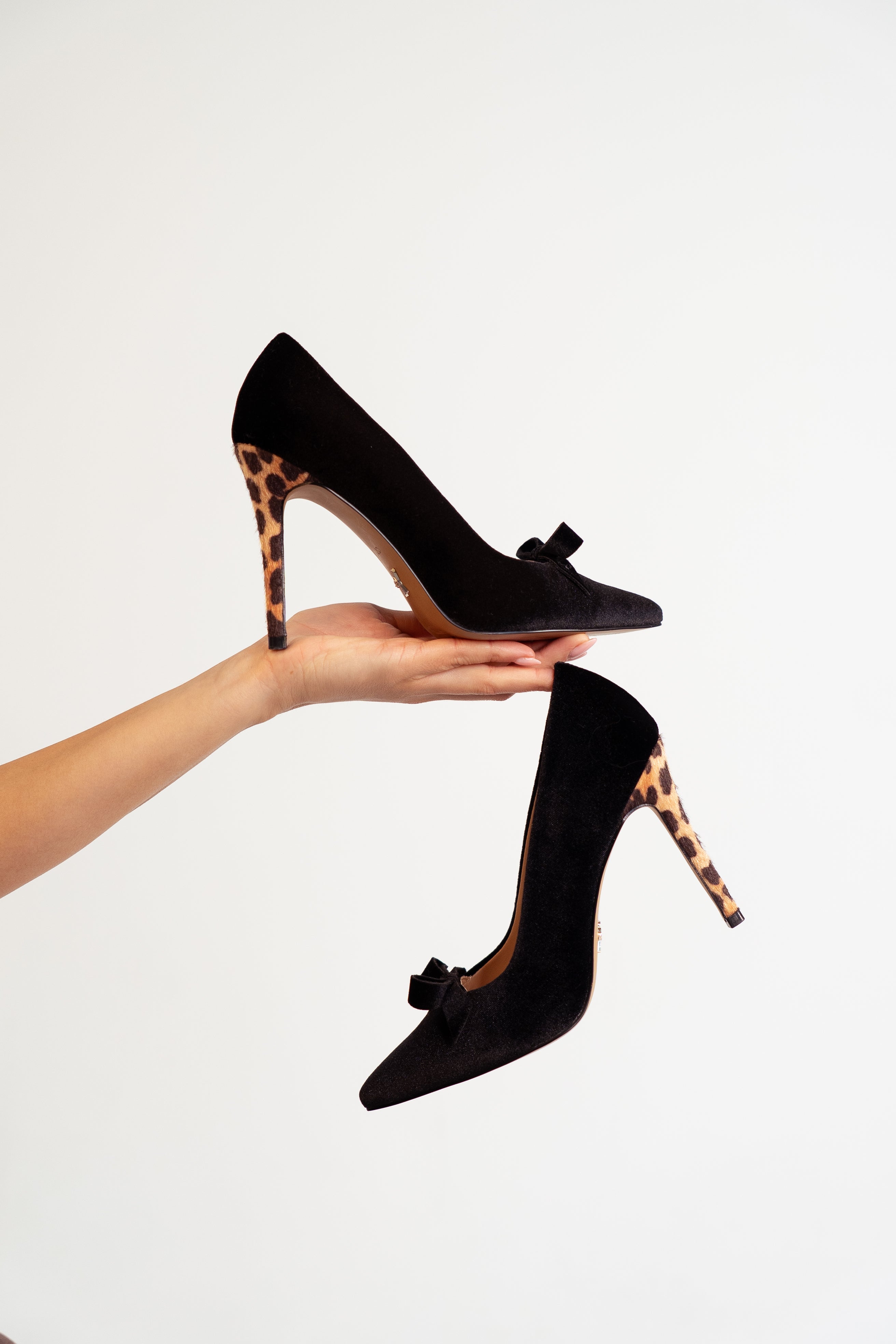 Love Laura Statement Bow Heel In Black Velvet – The Walk in Wardrobe