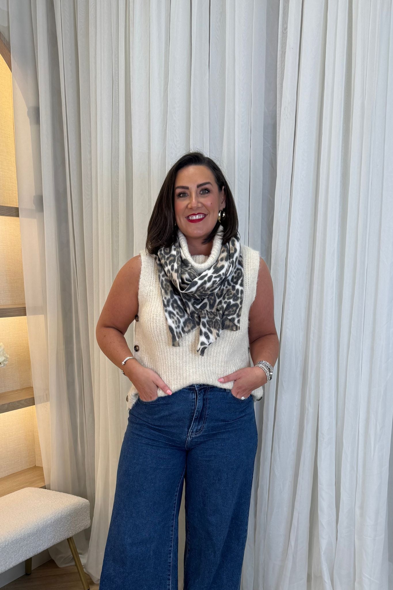 Carly Leopard Print Scarf In White Mix – The Walk in Wardrobe