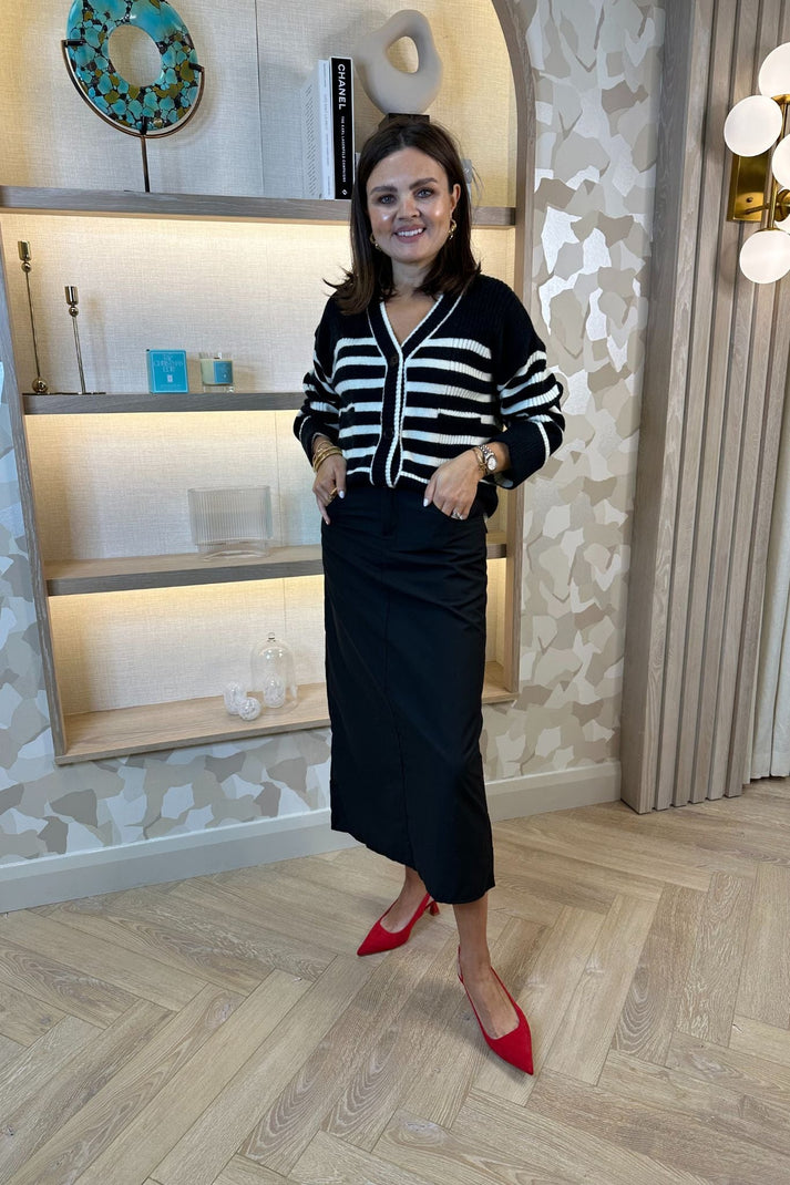 Elsa Midi Skirt In Black – The Walk in Wardrobe