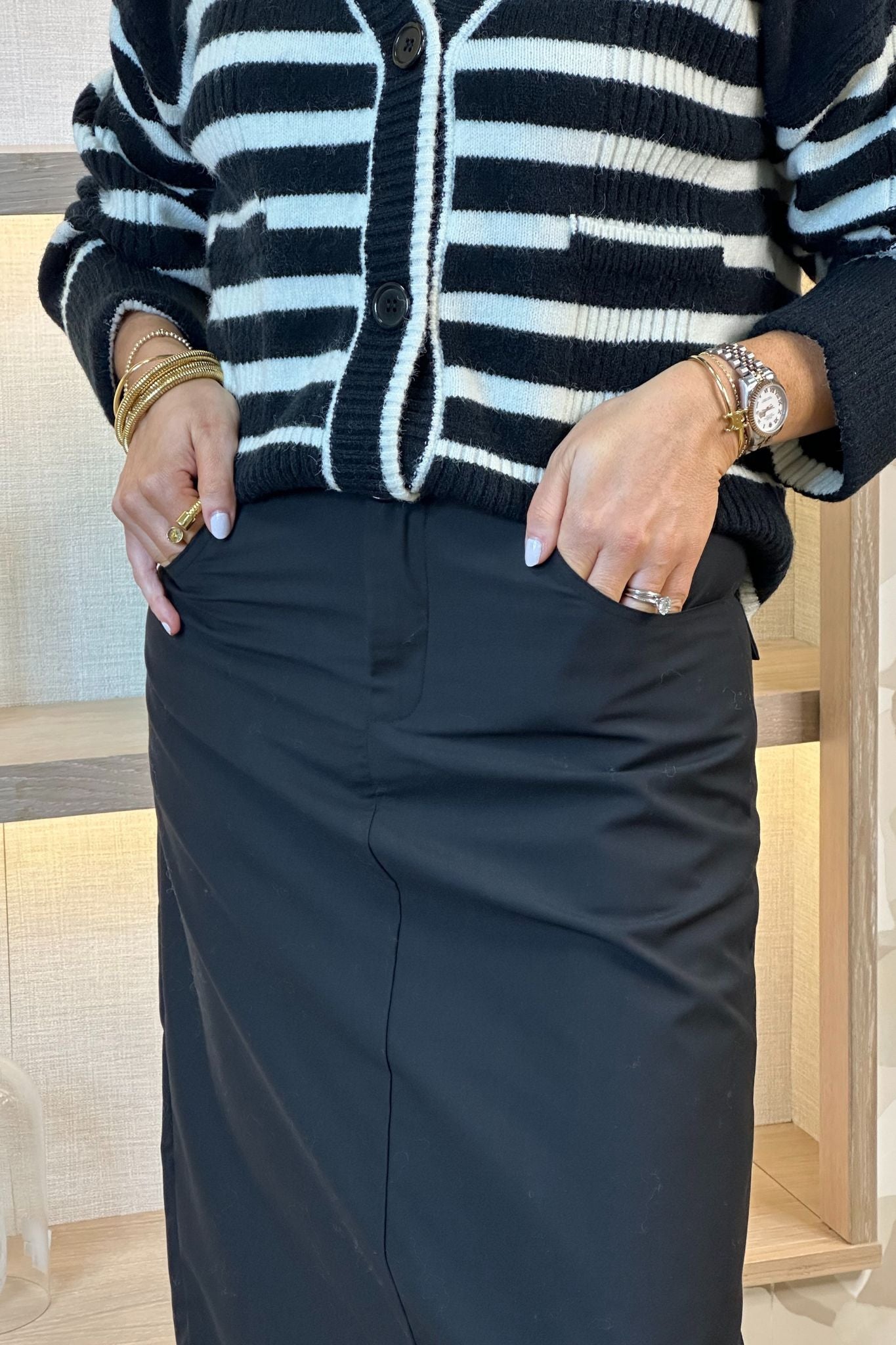 Elsa Midi Skirt In Black – The Walk in Wardrobe