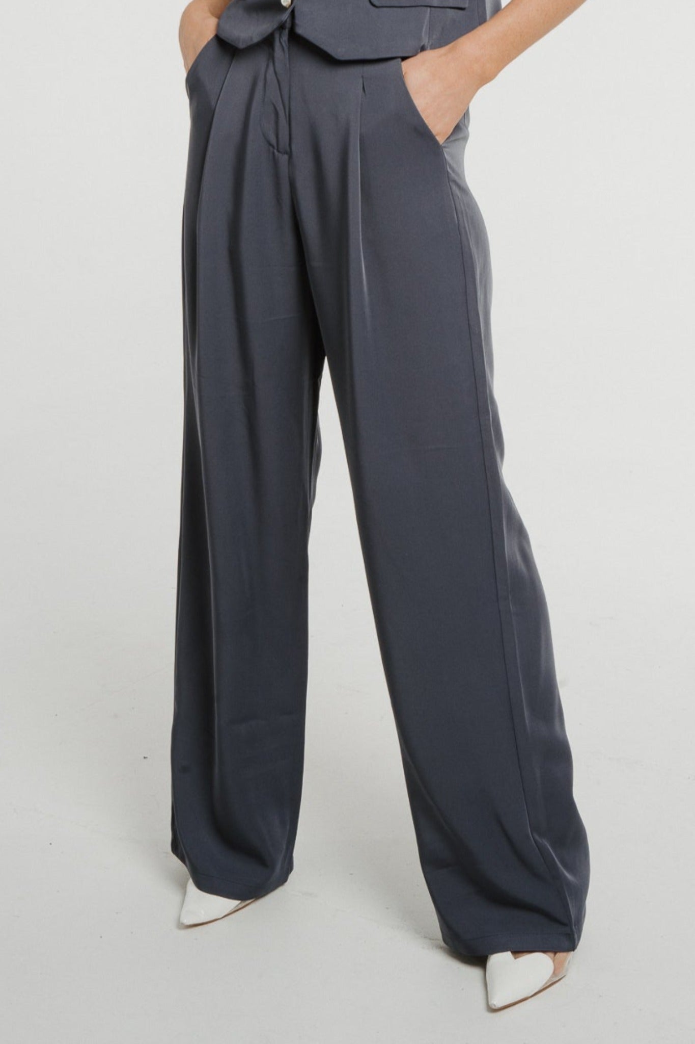 Love Laura XO – The Walk in Wardrobe